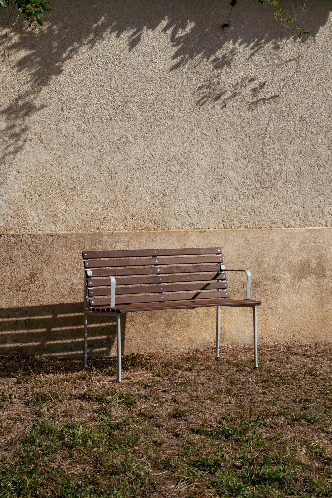 Traverse Dining Bench w. Arm – HAY BERLIN